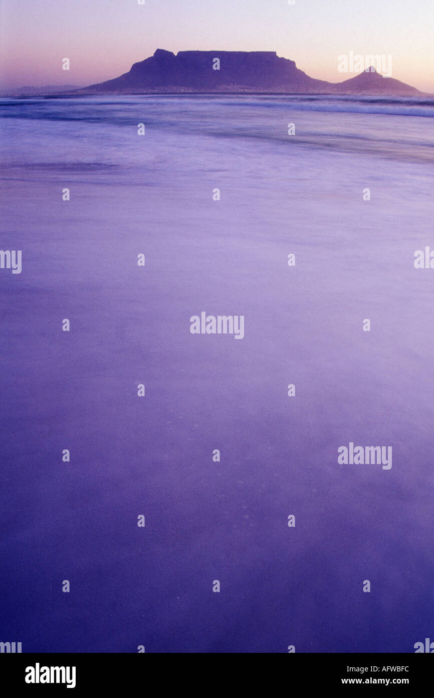 South Africa, Western Cape, Table Mountain at dusk from Bloubergstrand ...