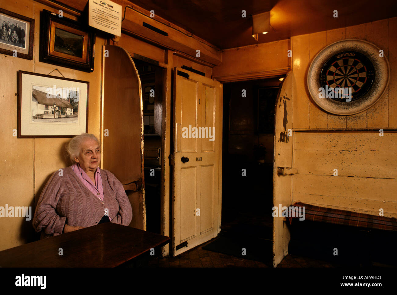 Drewe Arms, Drewsteighton Devon, Landlady Mabel Mudge UK 1990s 1992 ...