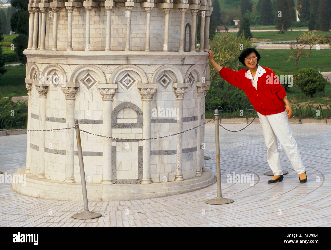 Leaning tower of pisa 1990 hi-res stock photography and images - Alamy