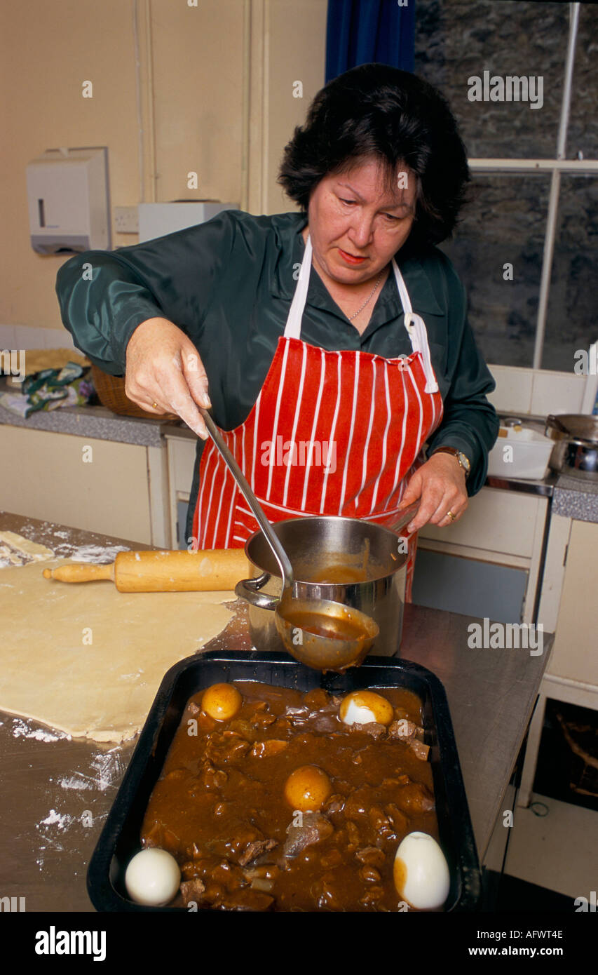 Country kitchen 1990s hi-res stock photography and images - Alamy