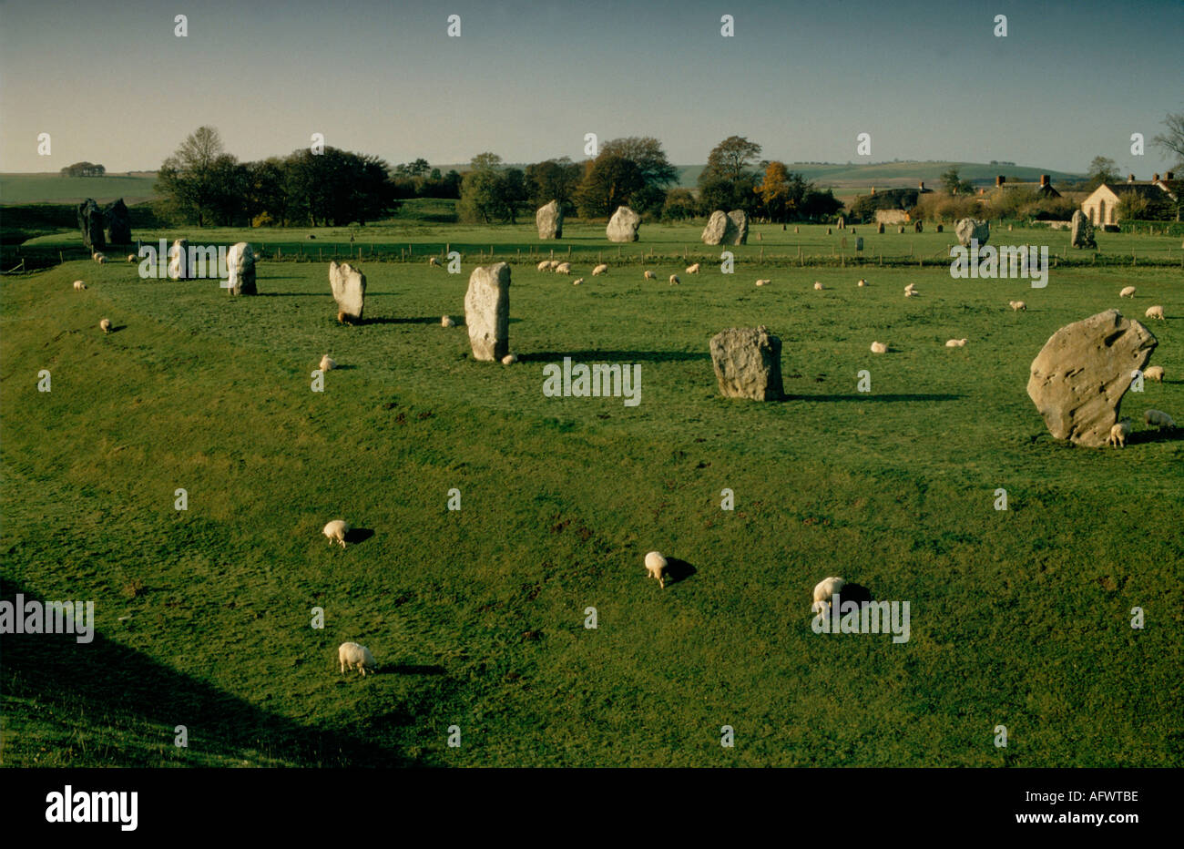 Avebury henge hi-res stock photography and images - Alamy