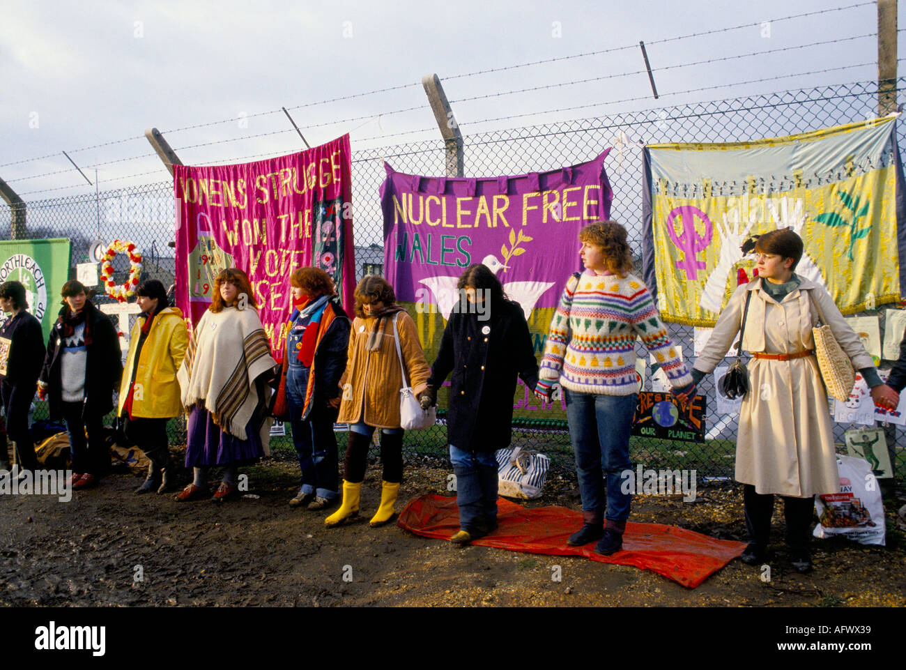 Embrace the Base, Greenham Womens Peace Camp blockade of American USAF ...
