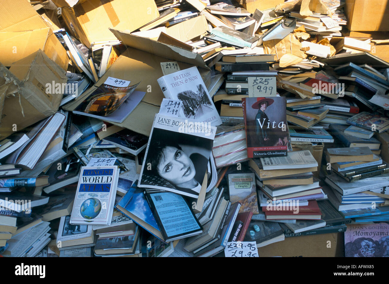 Unloved books hi-res stock photography and images - Alamy