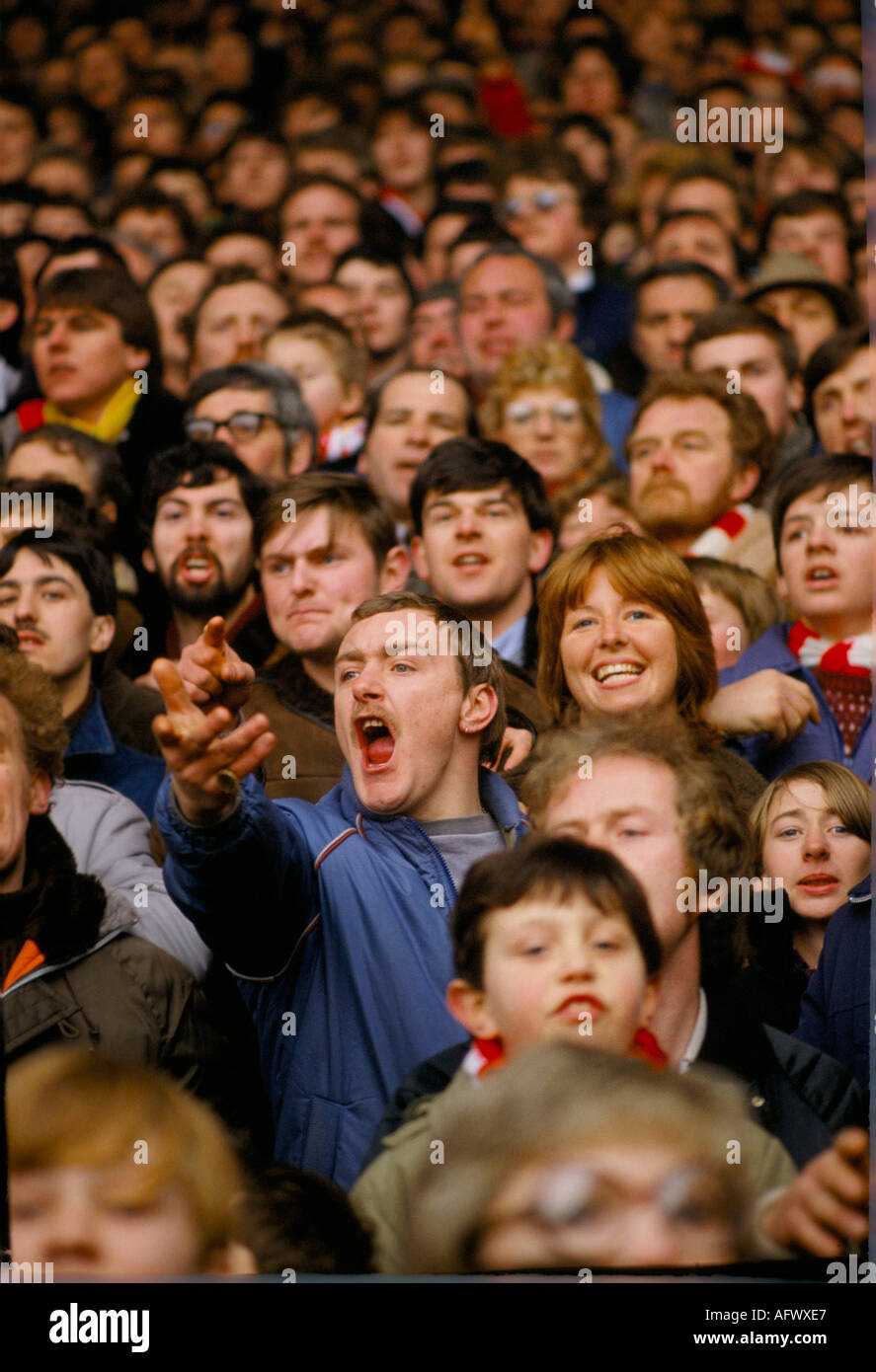 Anfield fans 1980 hi-res stock photography and images - Alamy