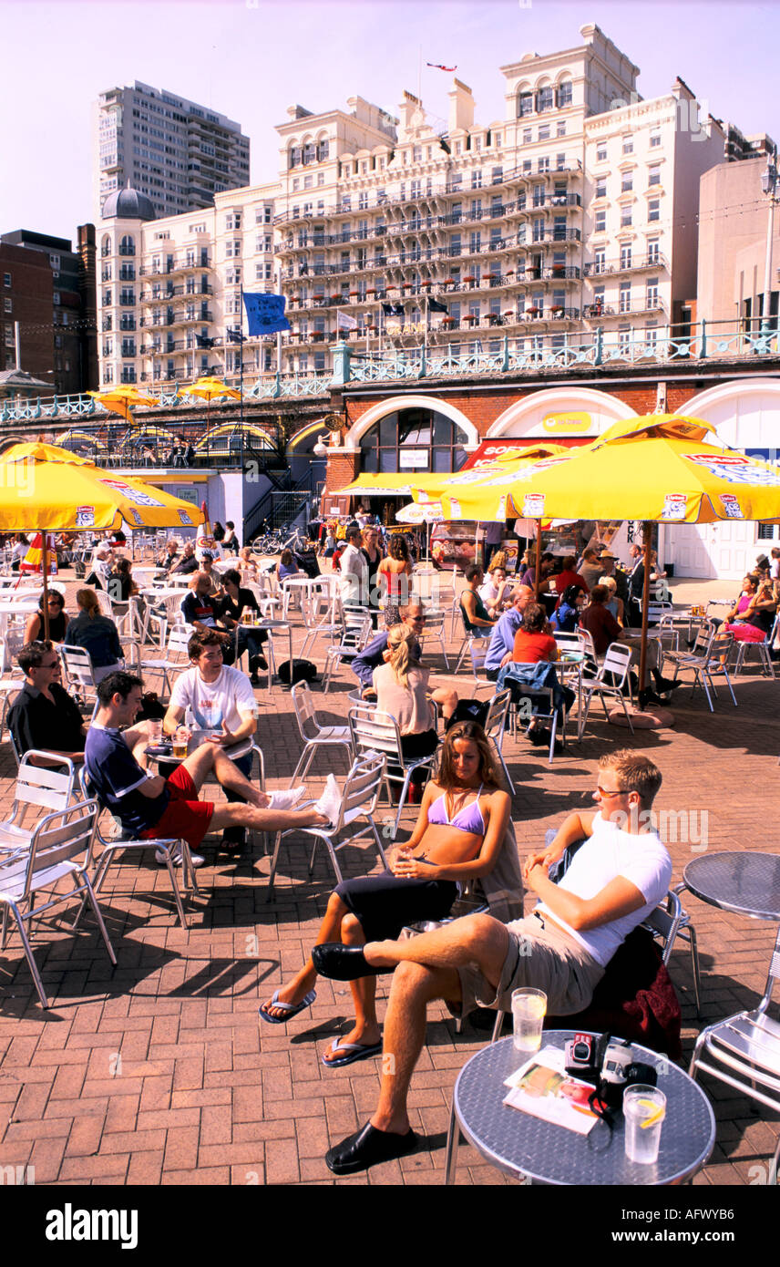 King’s Road Arches on Brighton beach. Crowds of people enjoying summer ...
