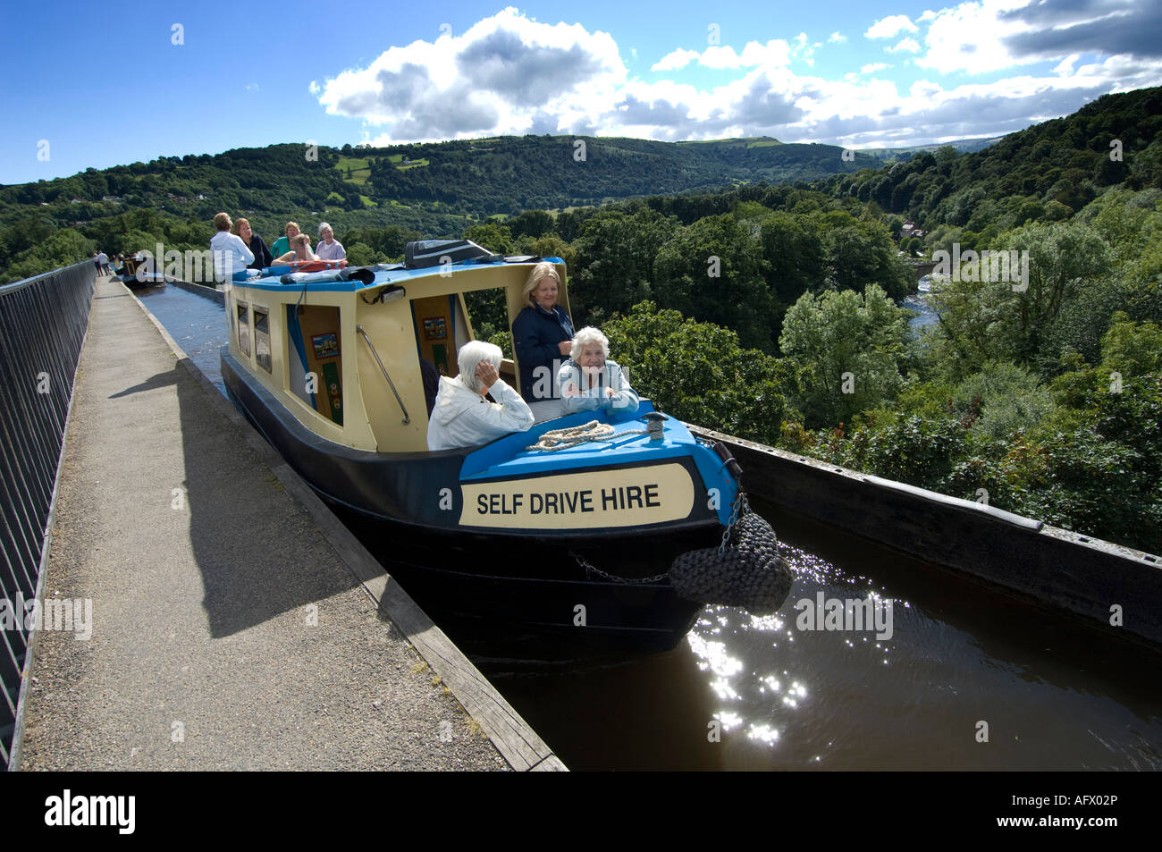 people on tourist barge trip Pontcysyllte Viaduct llangollen canal ...
