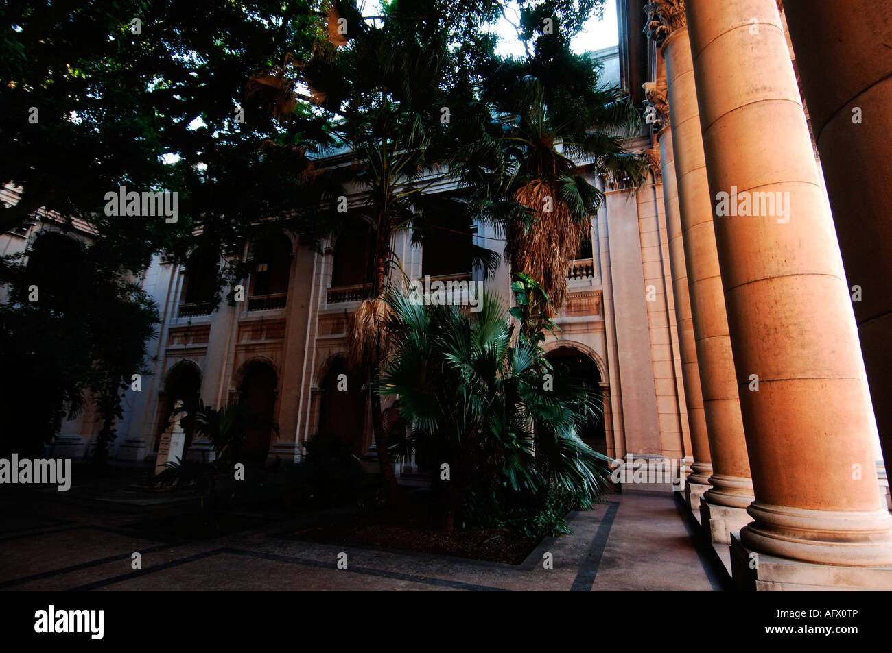 Cuban university hi-res stock photography and images - Alamy