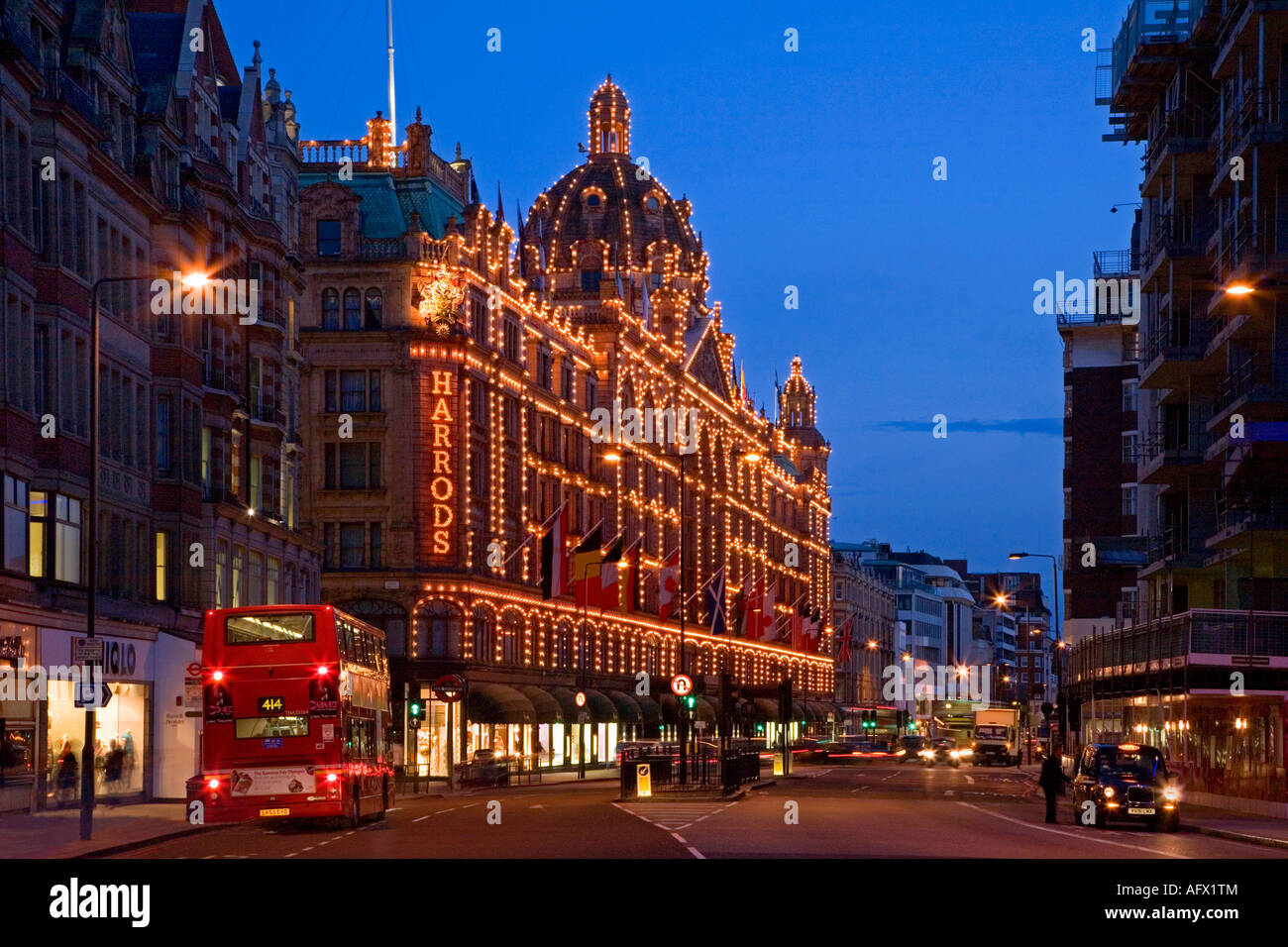 Harrods cab hi-res stock photography and images - Alamy