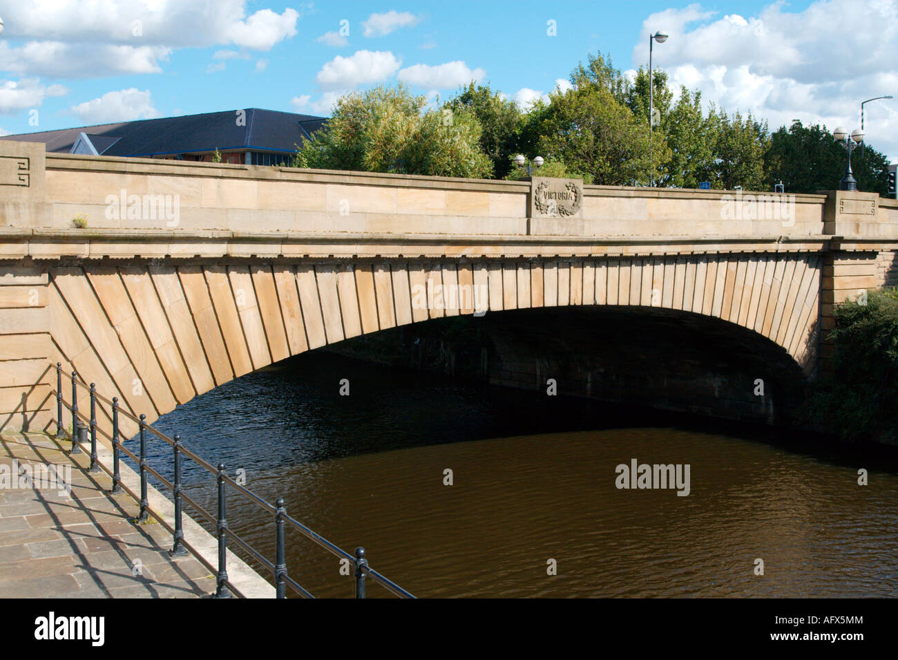 Victoria Bridge over the River Aire Leeds UK Stock Photo - Alamy