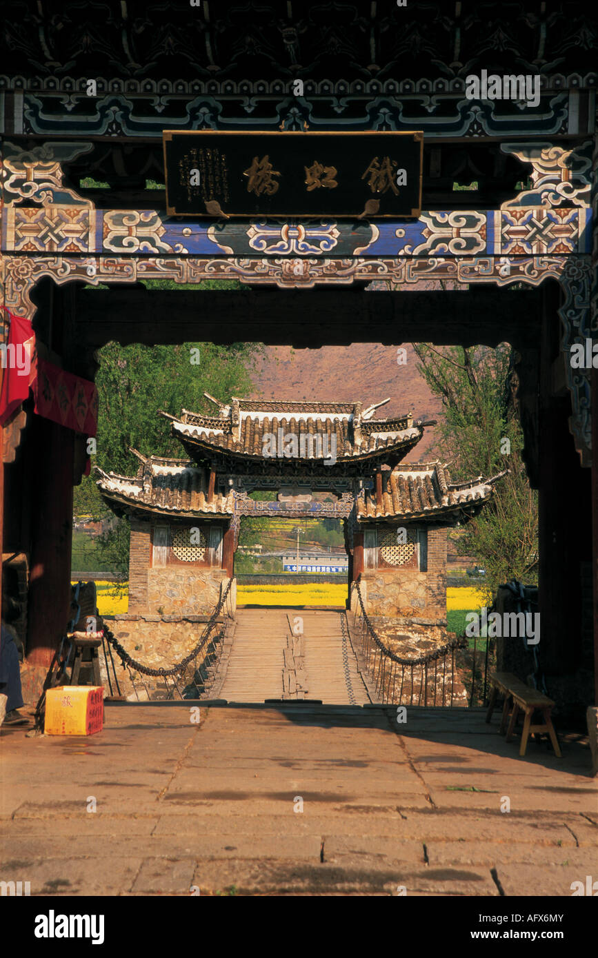 Yunnan Lijiang chinese building and entrance footbridge Stock Photo - Alamy