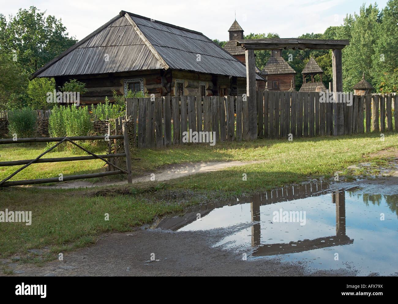 Ukrainian wood farmstead Stock Photo - Alamy