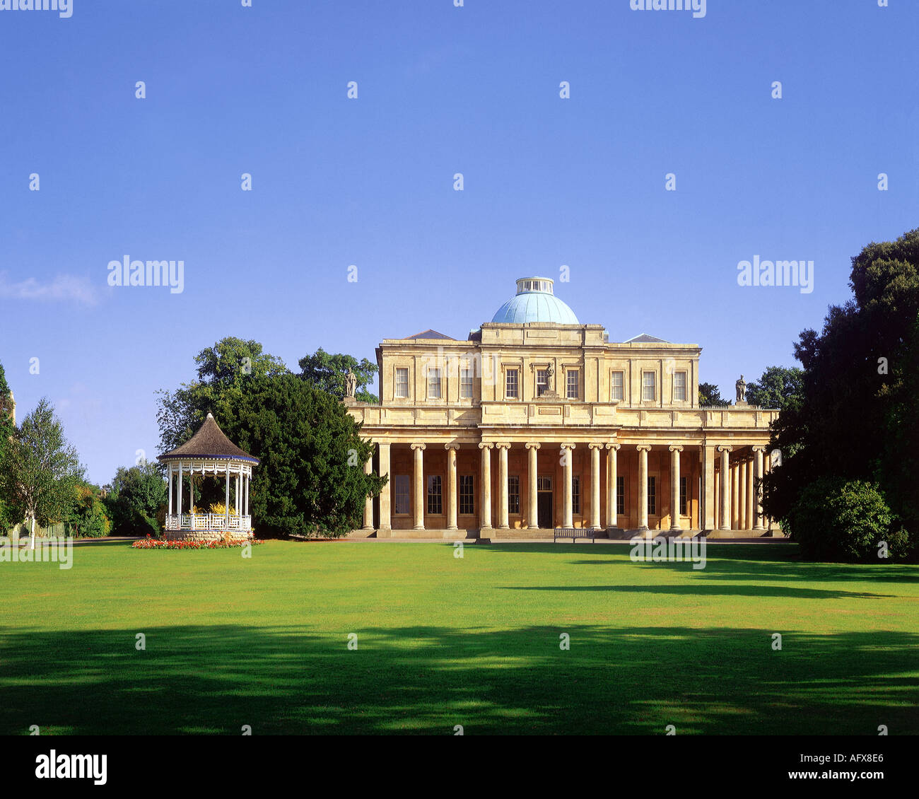 Cheltenham High Resolution Stock Photography and Images - Alamy