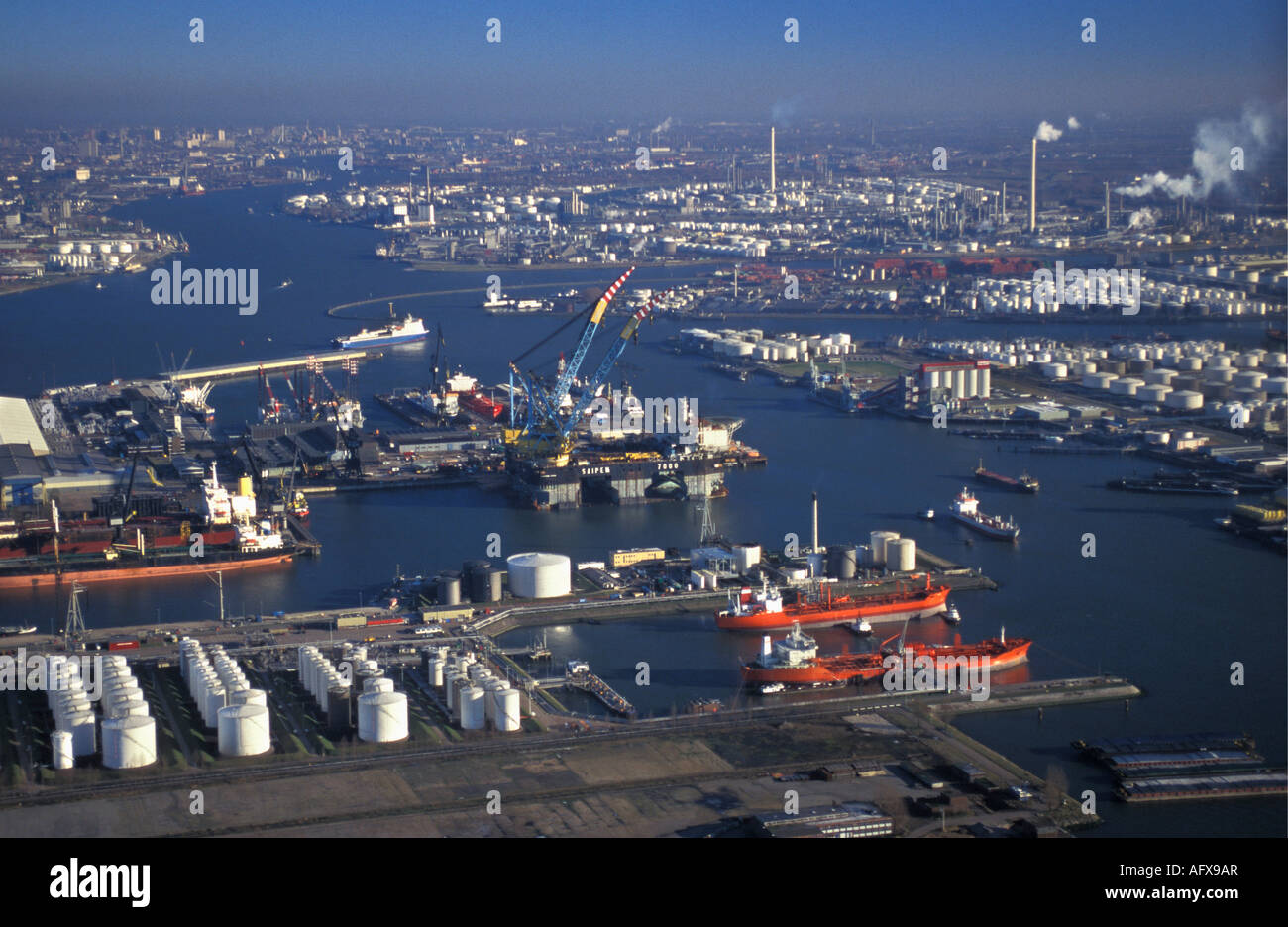 Oil storage in rotterdam harbour hi-res stock photography and images ...