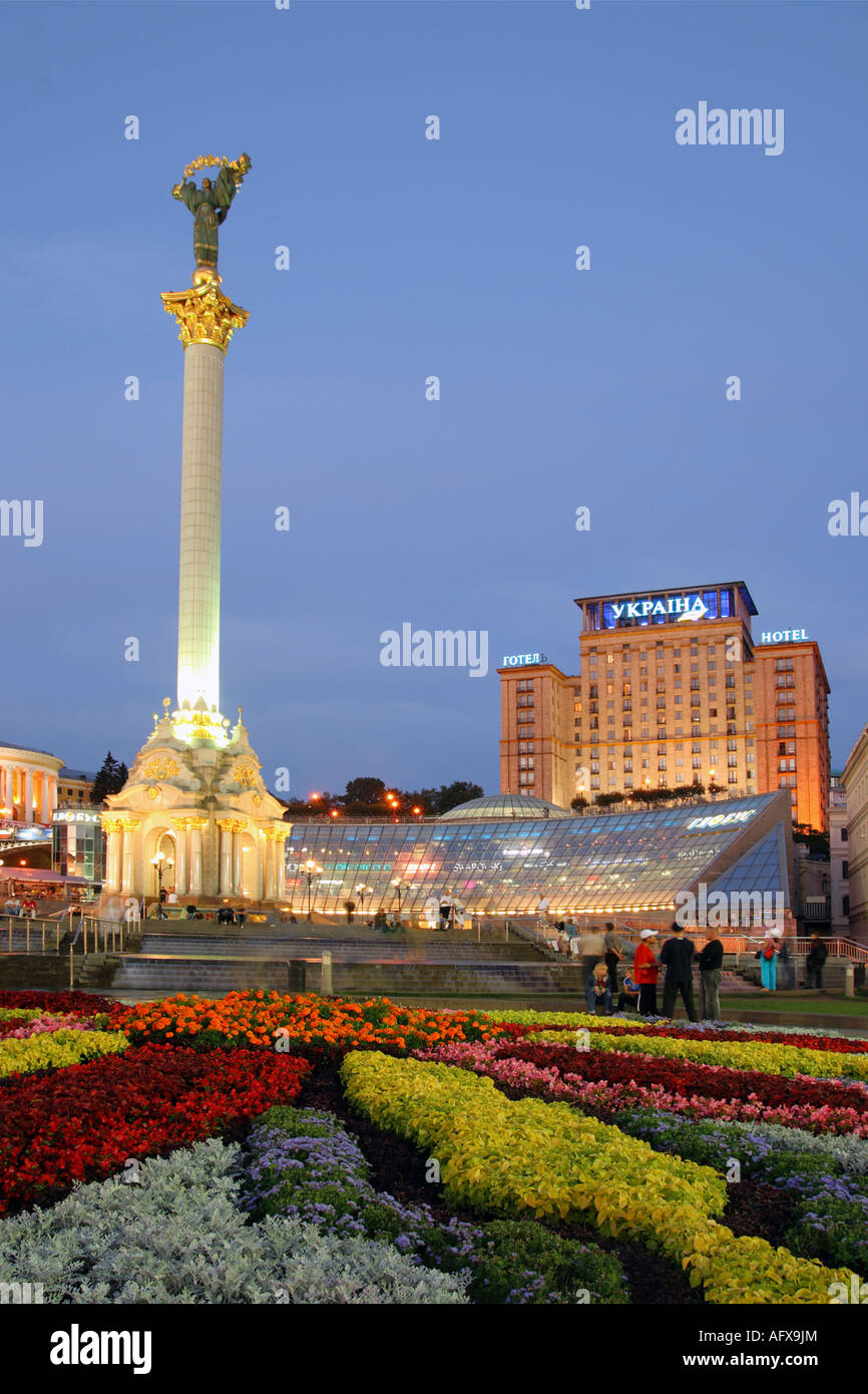 Evening "Independence Square" in Kiev Stock Photo - Alamy