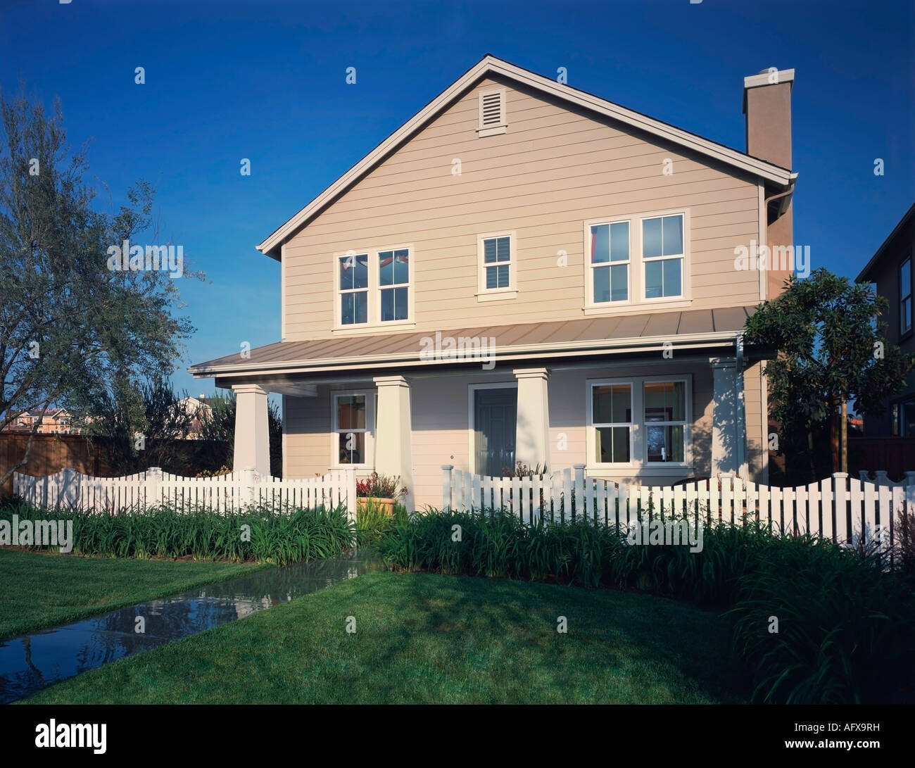 American home exterior hi-res stock photography and images - Alamy