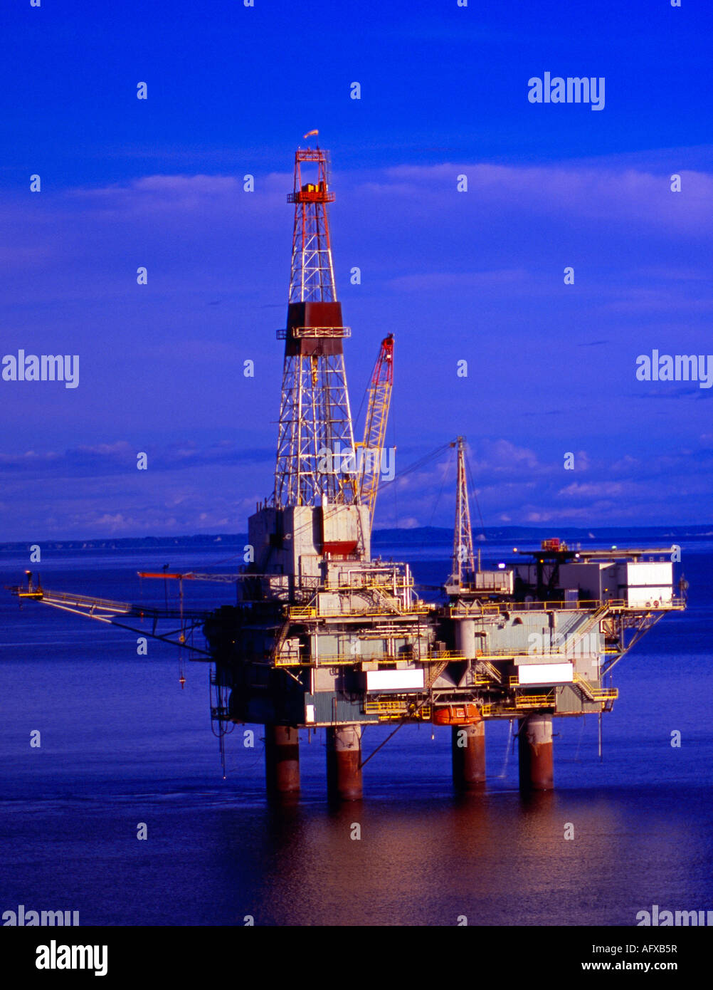 Oil rig cook inlet kenai hi-res stock photography and images - Alamy
