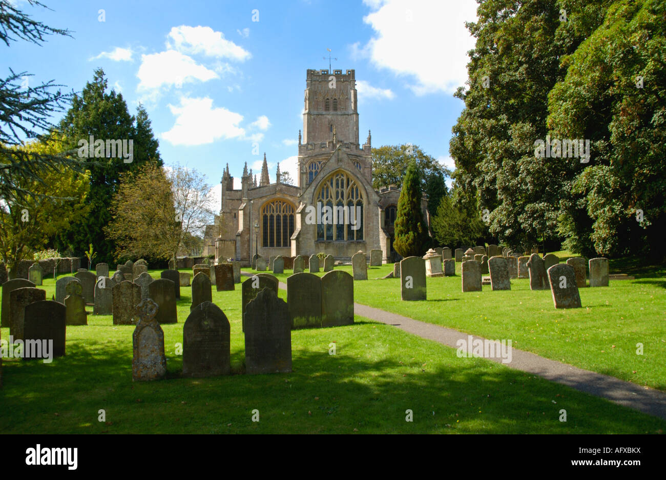 Northleach church graveyard hi-res stock photography and images - Alamy