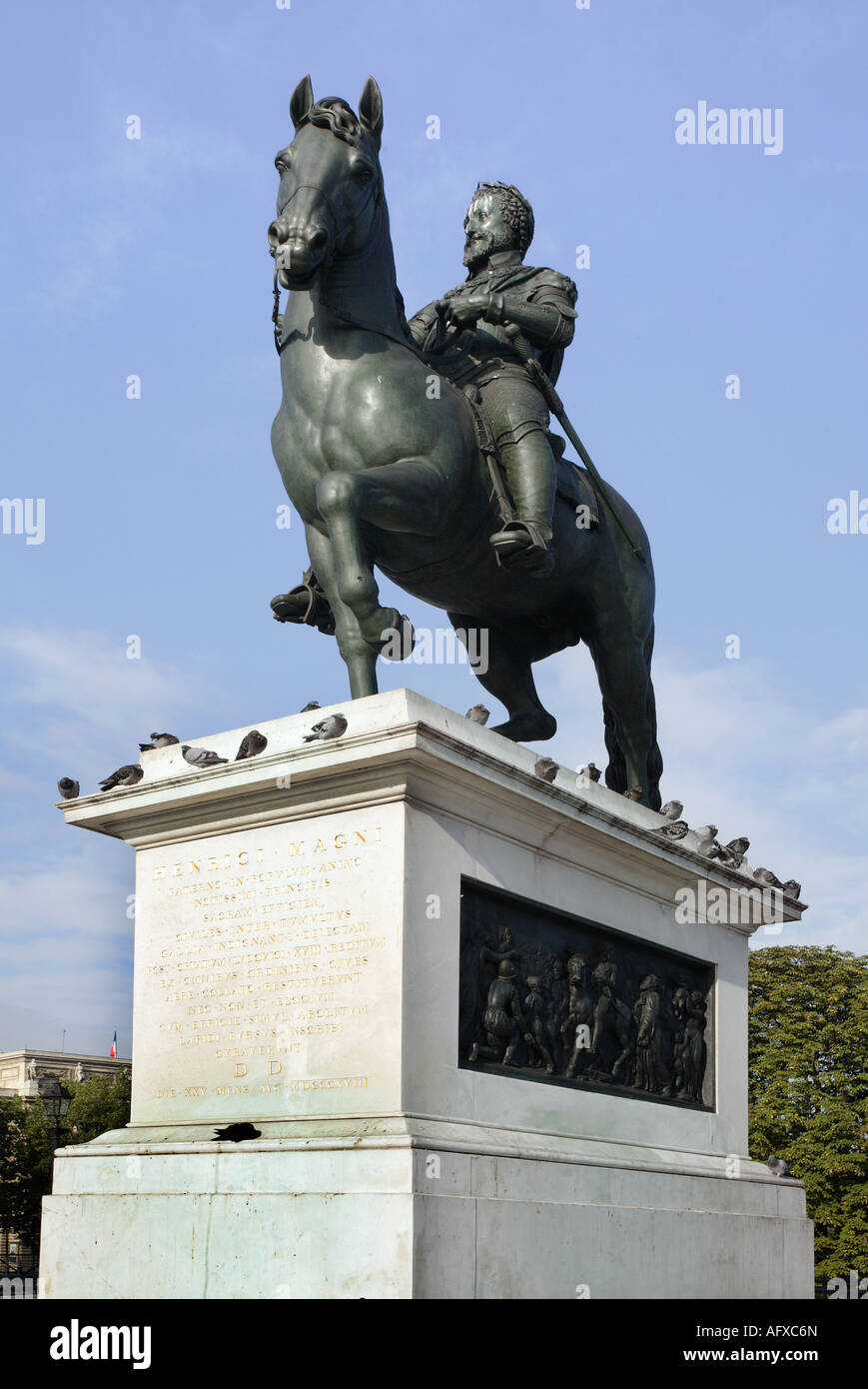 Henri iv paris hi-res stock photography and images - Alamy
