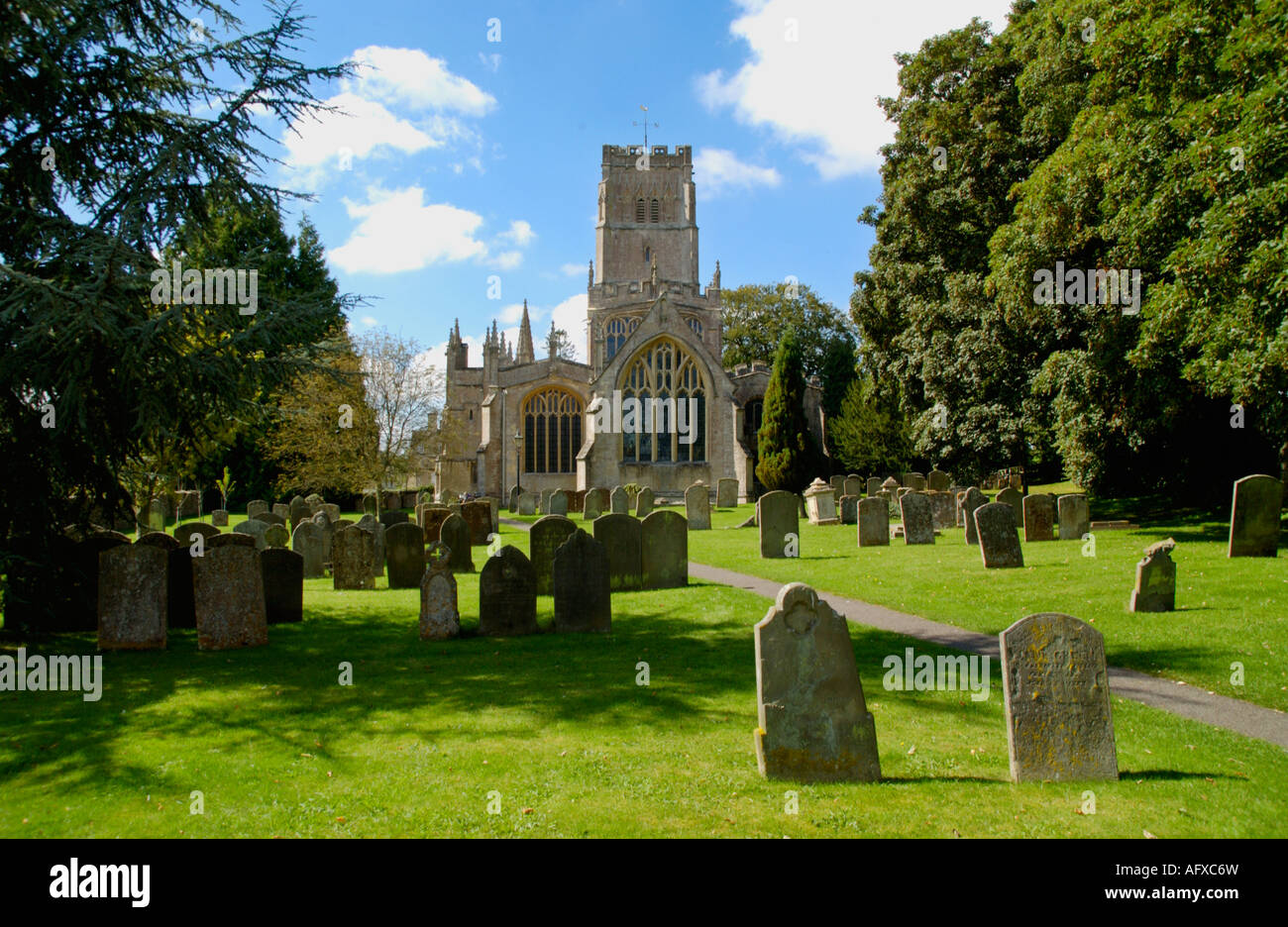 Northleach church graveyard hi-res stock photography and images - Alamy
