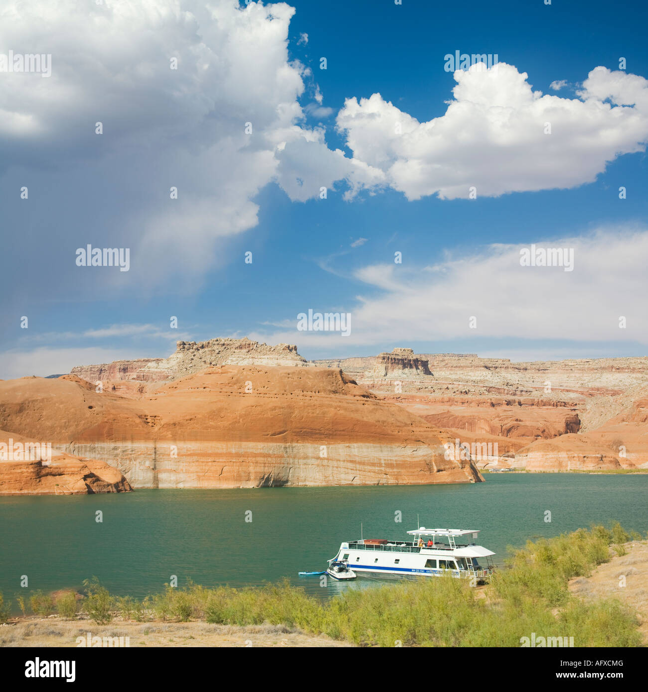 Houseboat moored on beach, Lake Powell, Utah Stock Photo - Alamy