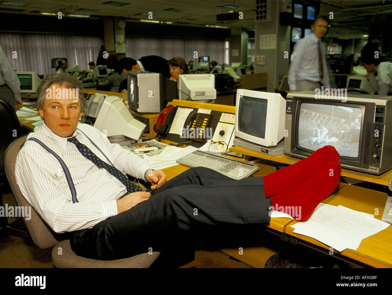 Bbc journalists in news room hi-res stock photography and images - Alamy