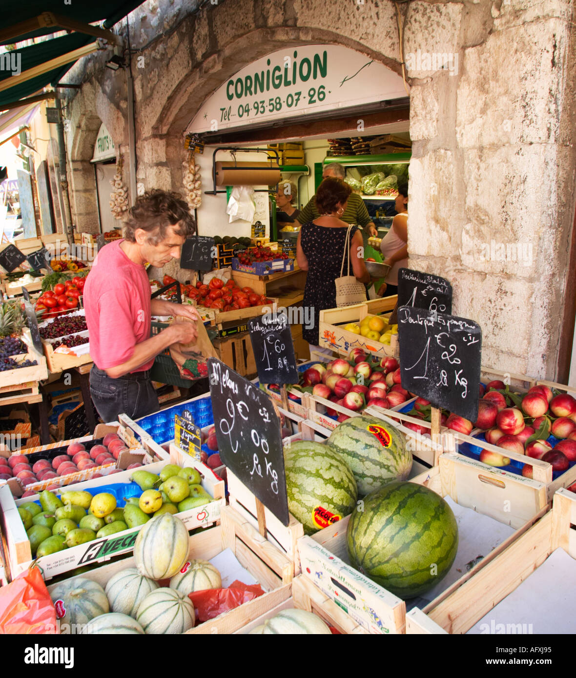 Market store france hi-res stock photography and images - Alamy