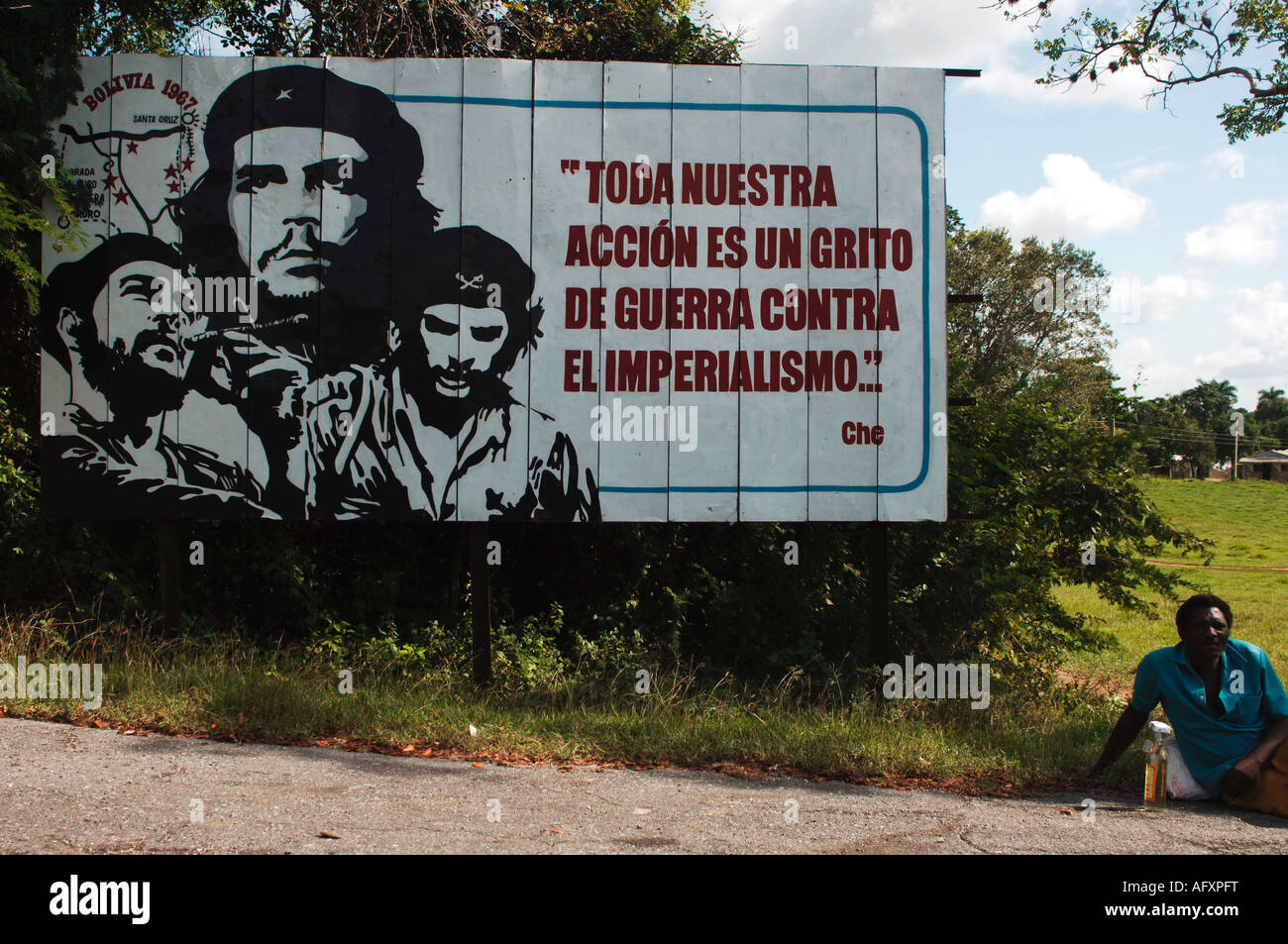 Cuba political highway sign propaganda Che Guevara and Fidel Castro ...