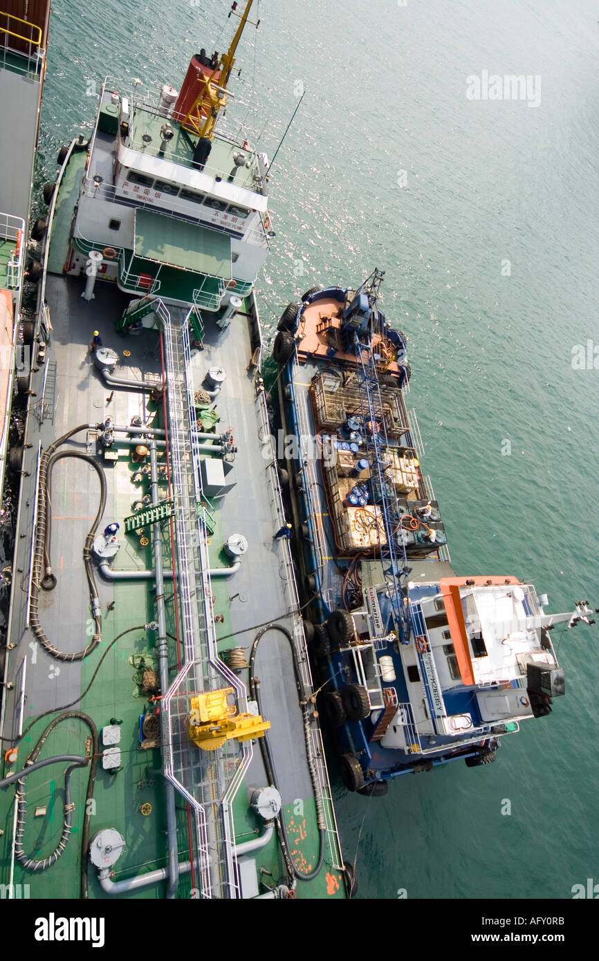 Heavy oil barge pump fuel oil to container ship kwai chung port Stock ...