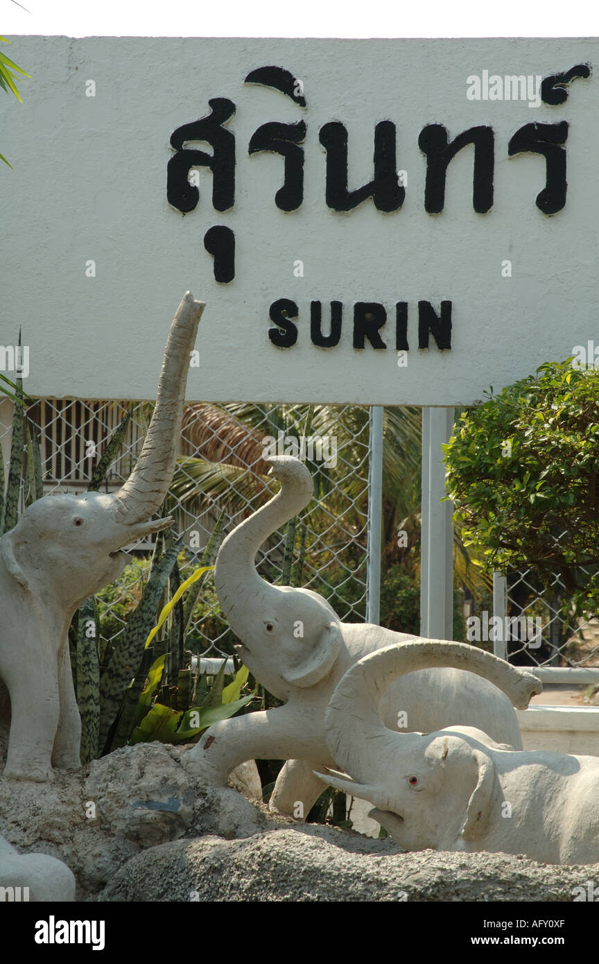 Thai ceramic elephant hi-res stock photography and images - Alamy