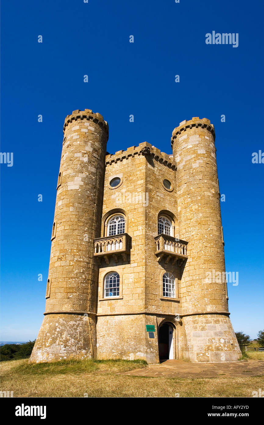 Broadway Tower folly Worcestershire in summer sunshine Cotswolds ...