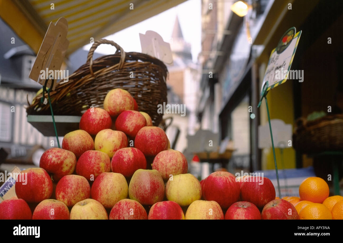 Normandy market apples hi-res stock photography and images - Alamy
