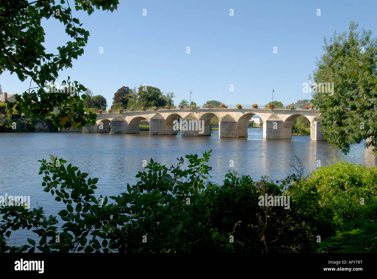 River Creuse and Pont Henri IV (bridge), Descartes, sud-Touraine ...