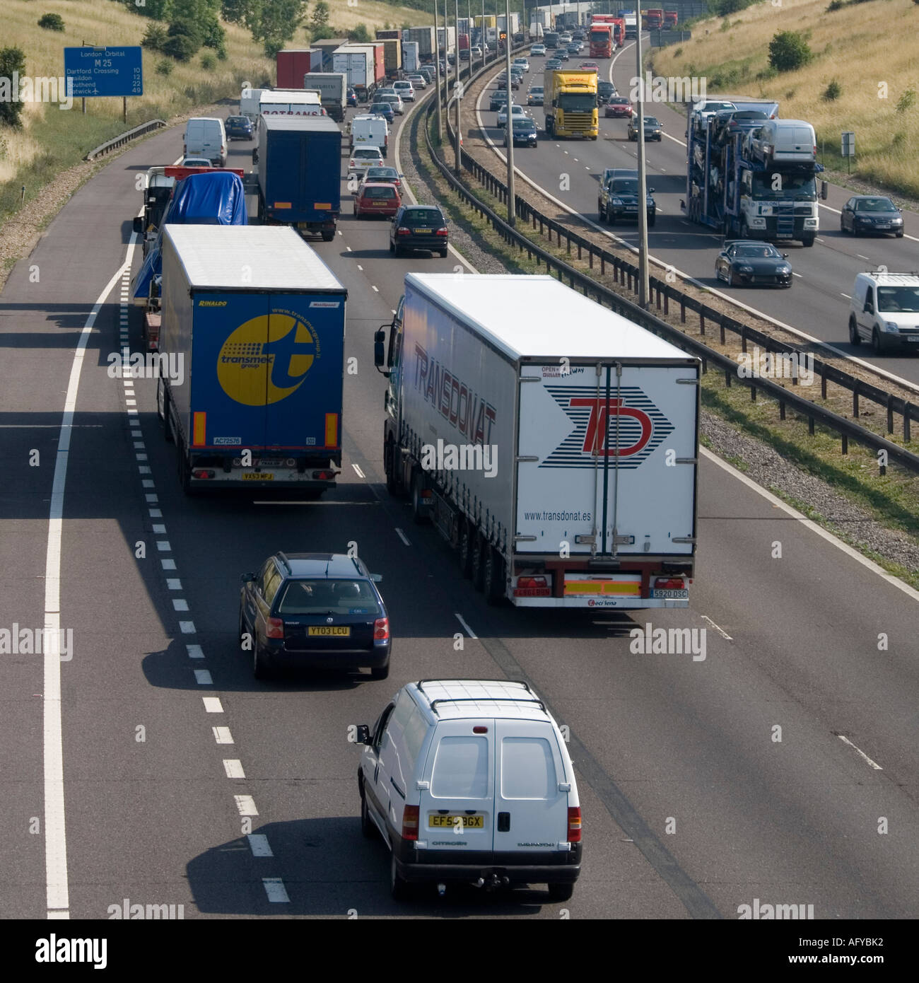 M25 motorway busy and queuing traffic Stock Photo - Alamy