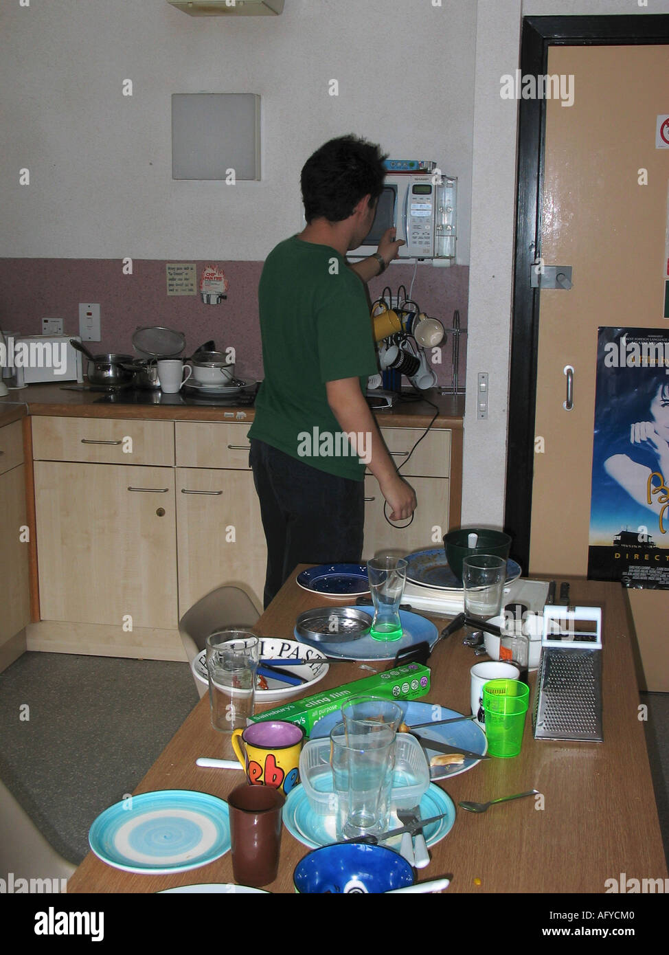 Messy kitchen student hi-res stock photography and images - Alamy