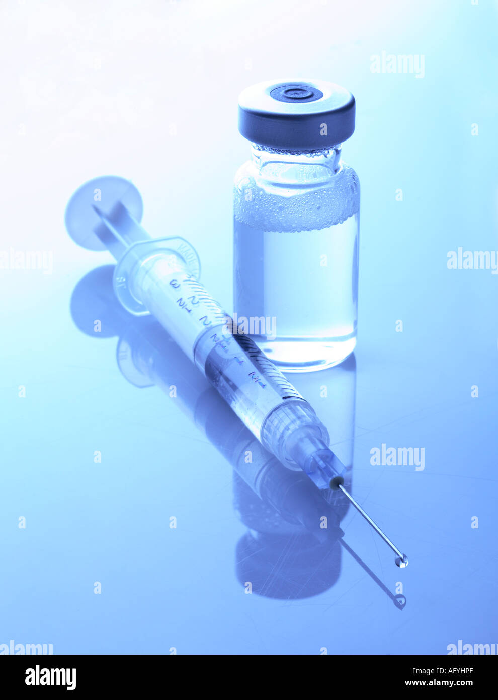 Syringe and Vaccine Stock Photo - Alamy