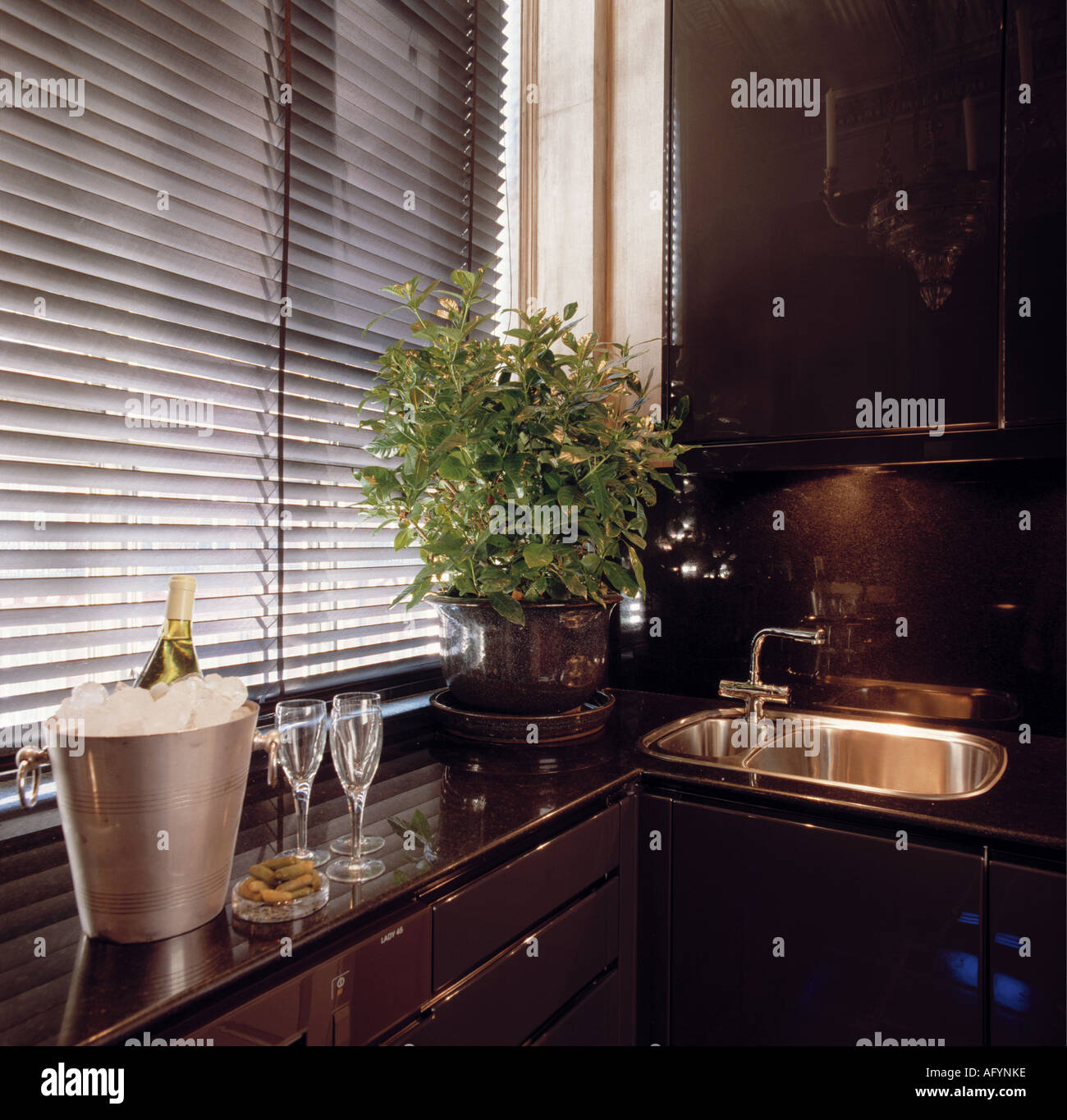 Modern kitchens with blinds hi-res stock photography and images - Alamy