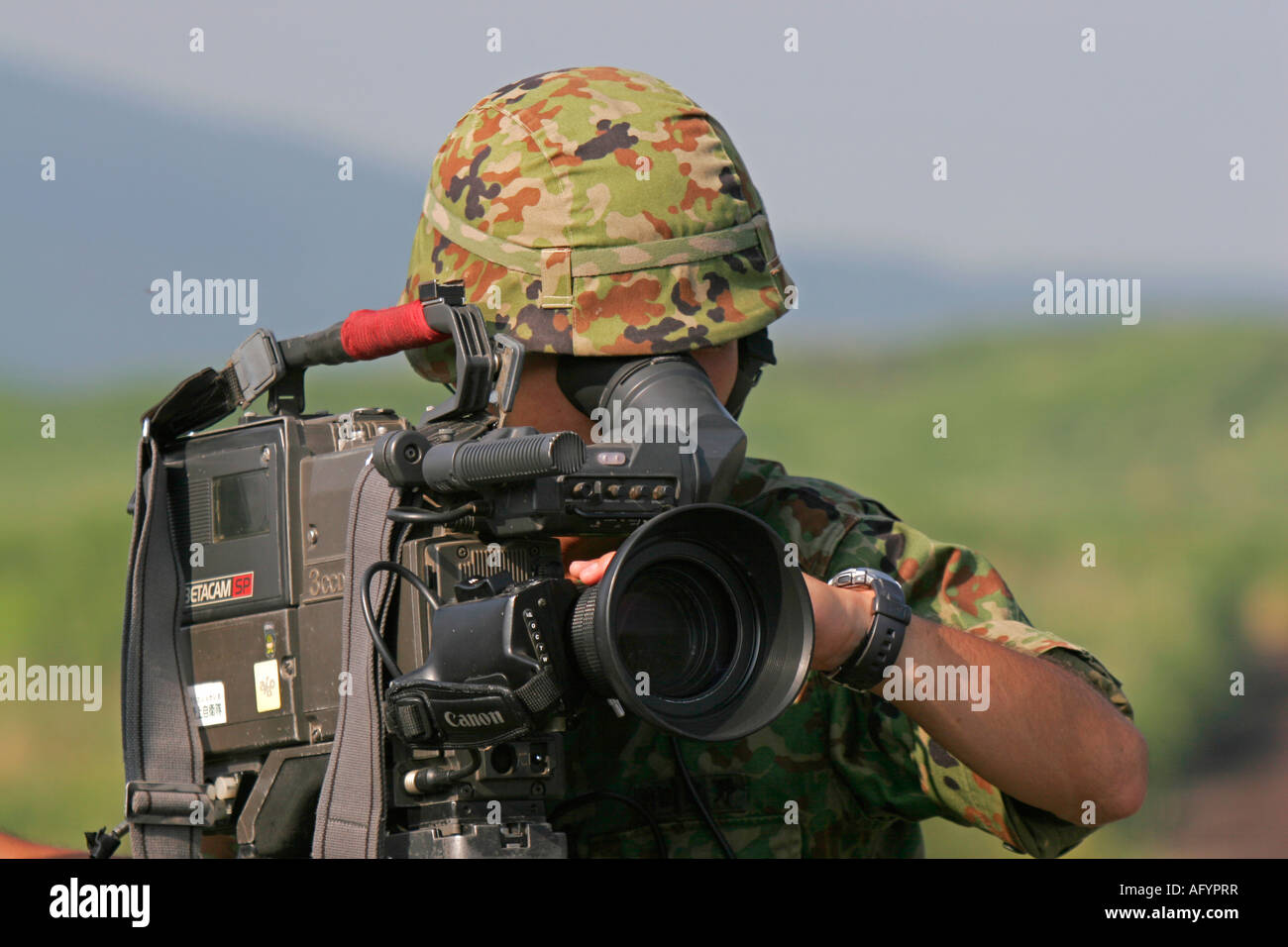 Video camera soldier hi-res stock photography and images - Alamy
