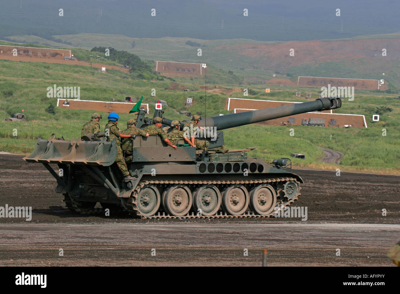 203mm self propelled gun japan hi-res stock photography and images - Alamy