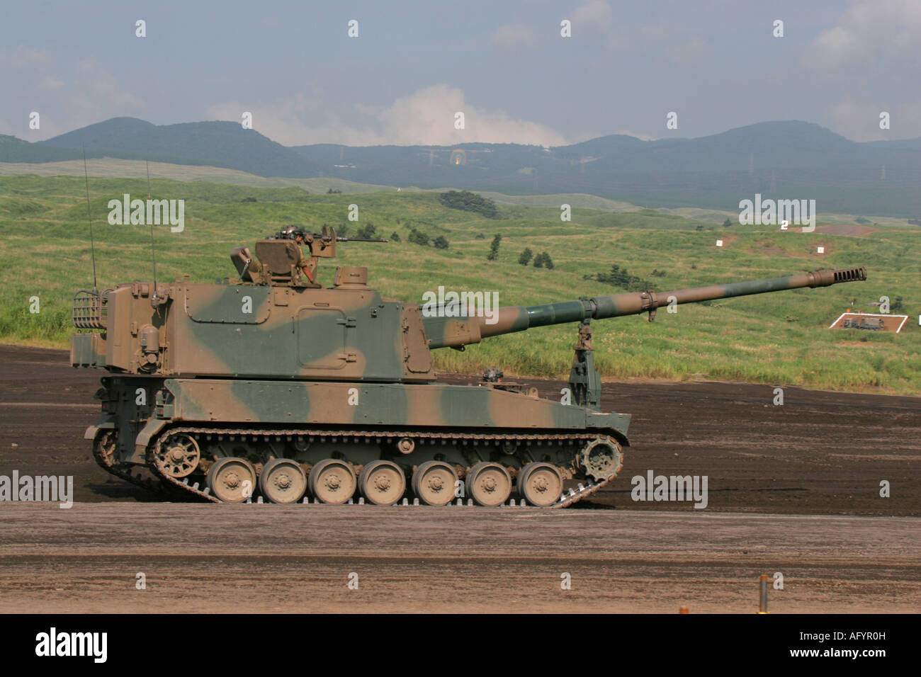 Type 99 155mm Self Propelled Gun of Japan Ground Self Defence Force ...