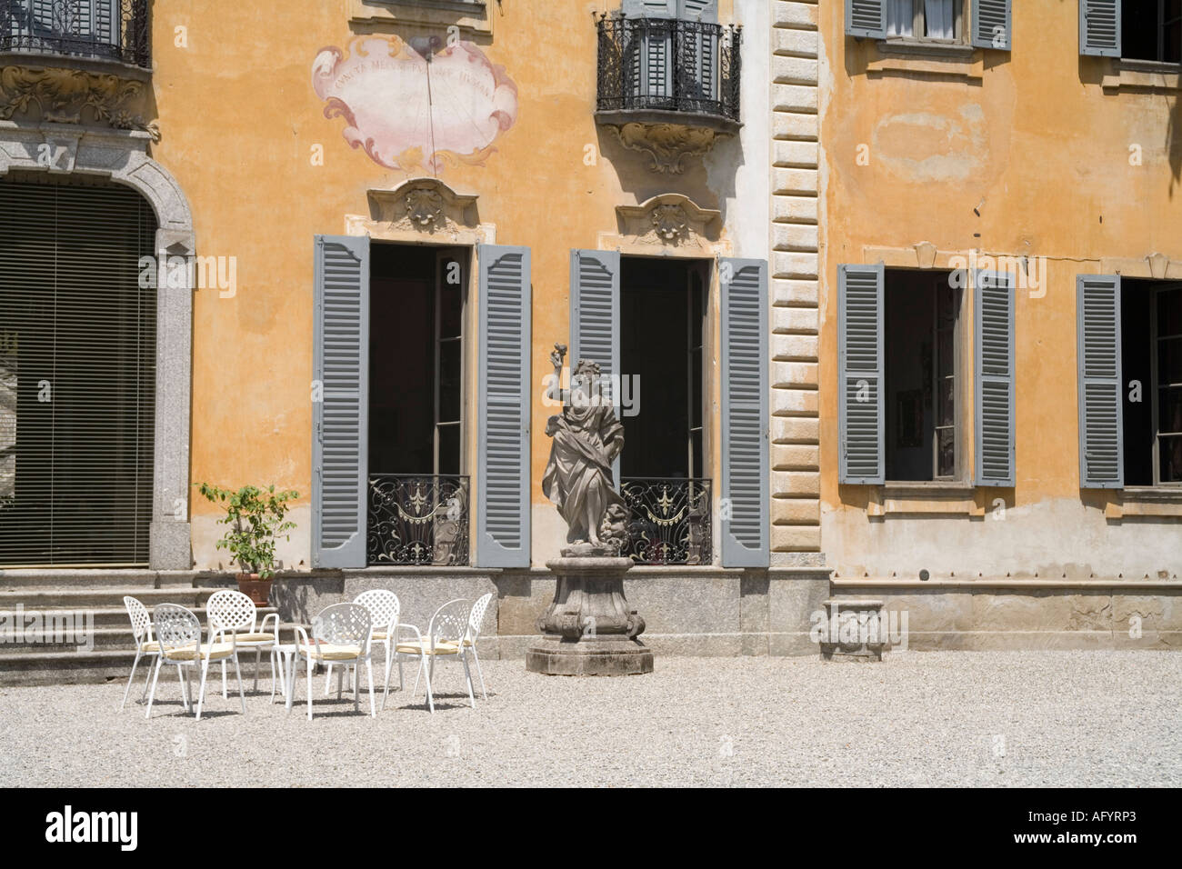 classic style Italian villa Stock Photo - Alamy