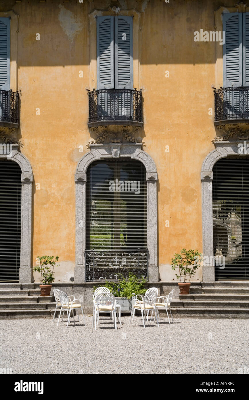 classic style Italian villa Stock Photo - Alamy