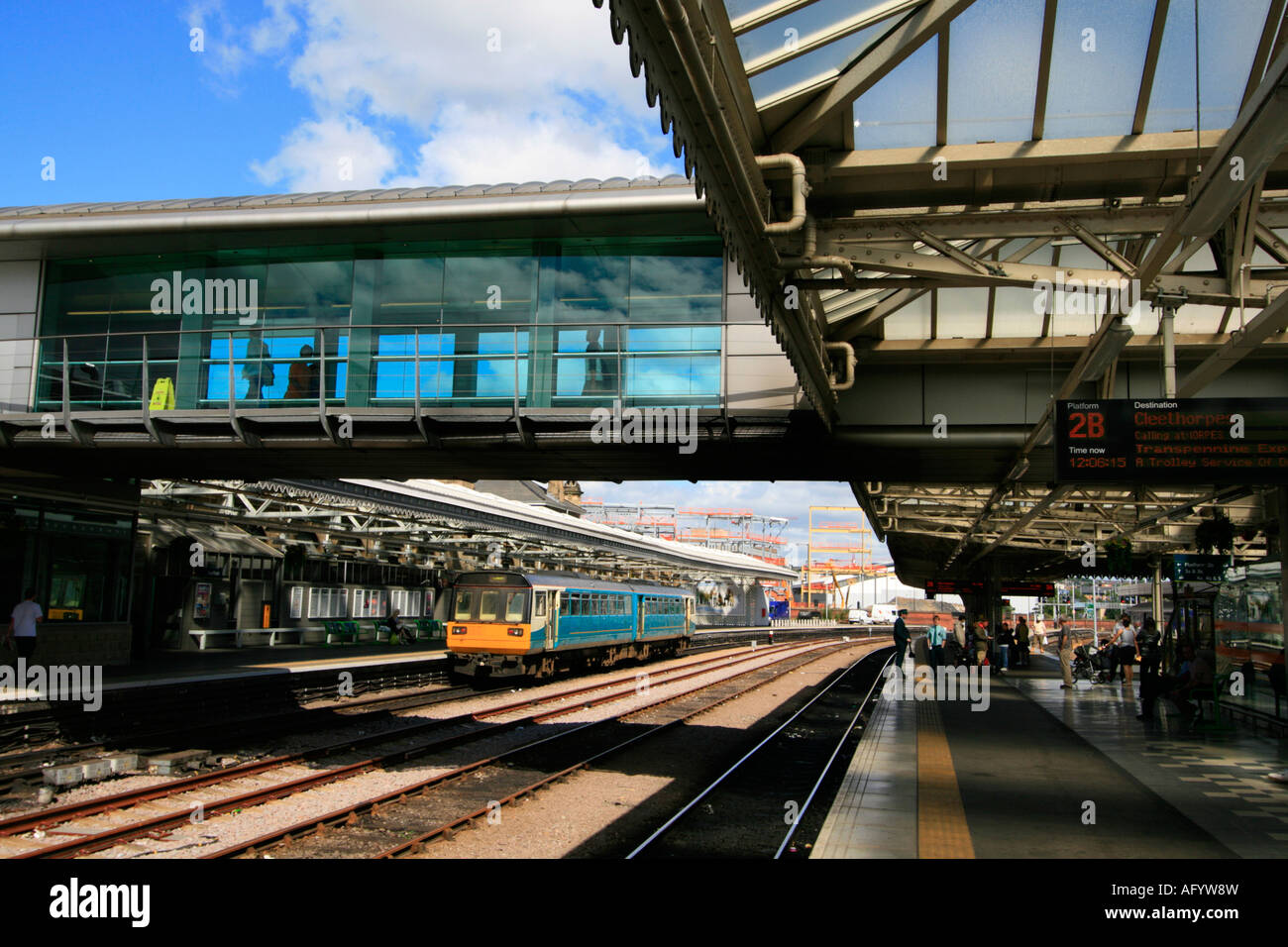 sheffield city railway train station tracks centre england uk gb Stock ...