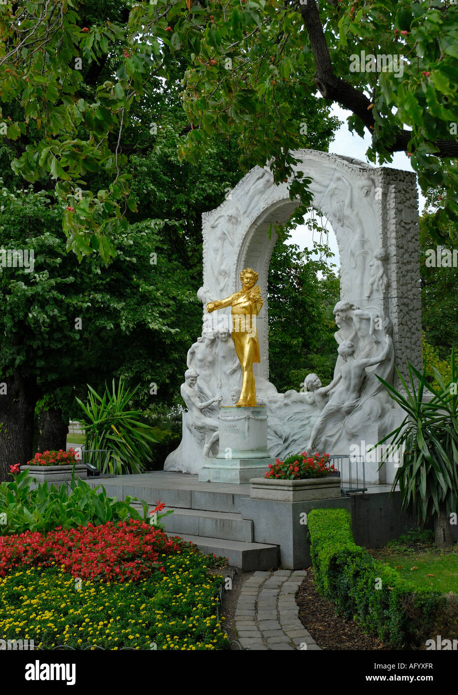VIENNA, AUSTRIA. STRAUSS MONUMENT Stock Photo - Alamy