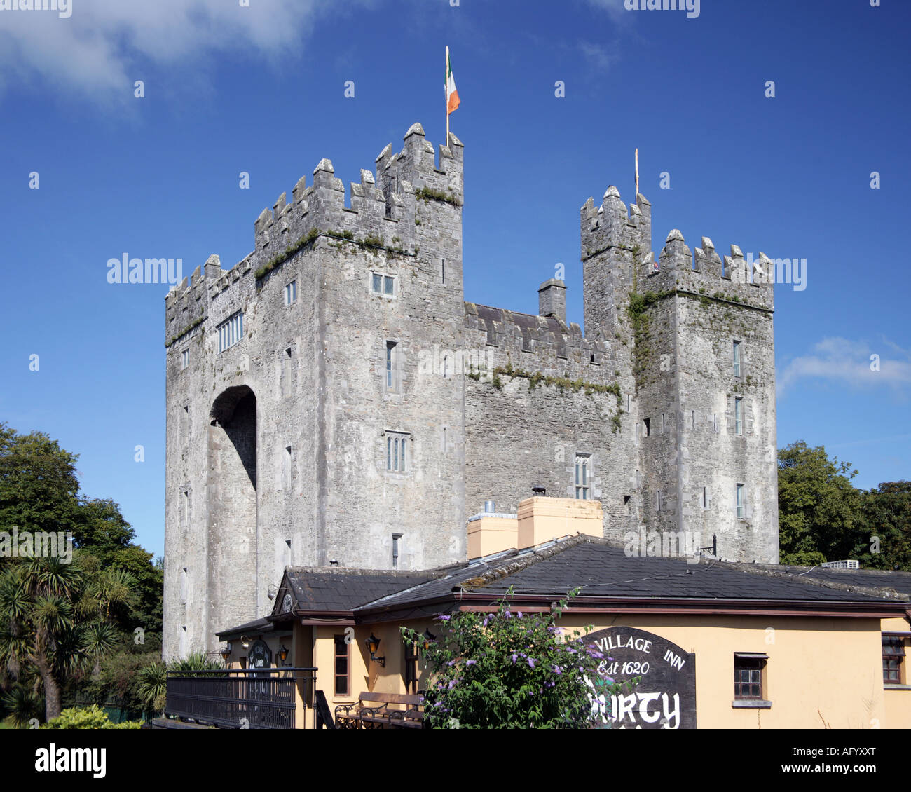 Major tourist attraction ireland hi-res stock photography and images ...