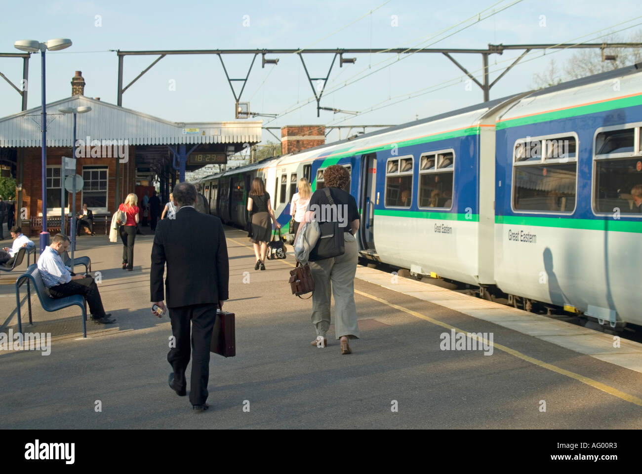 Shenfield railway station platform train hi-res stock photography and ...
