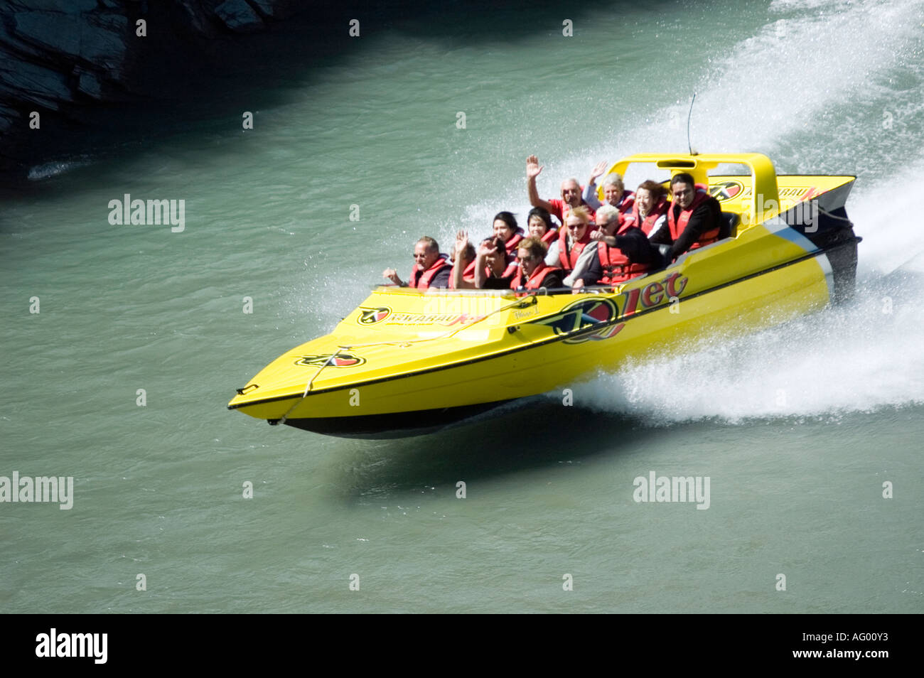 speed boat on shotover river queenstown new zealand Stock Photo - Alamy