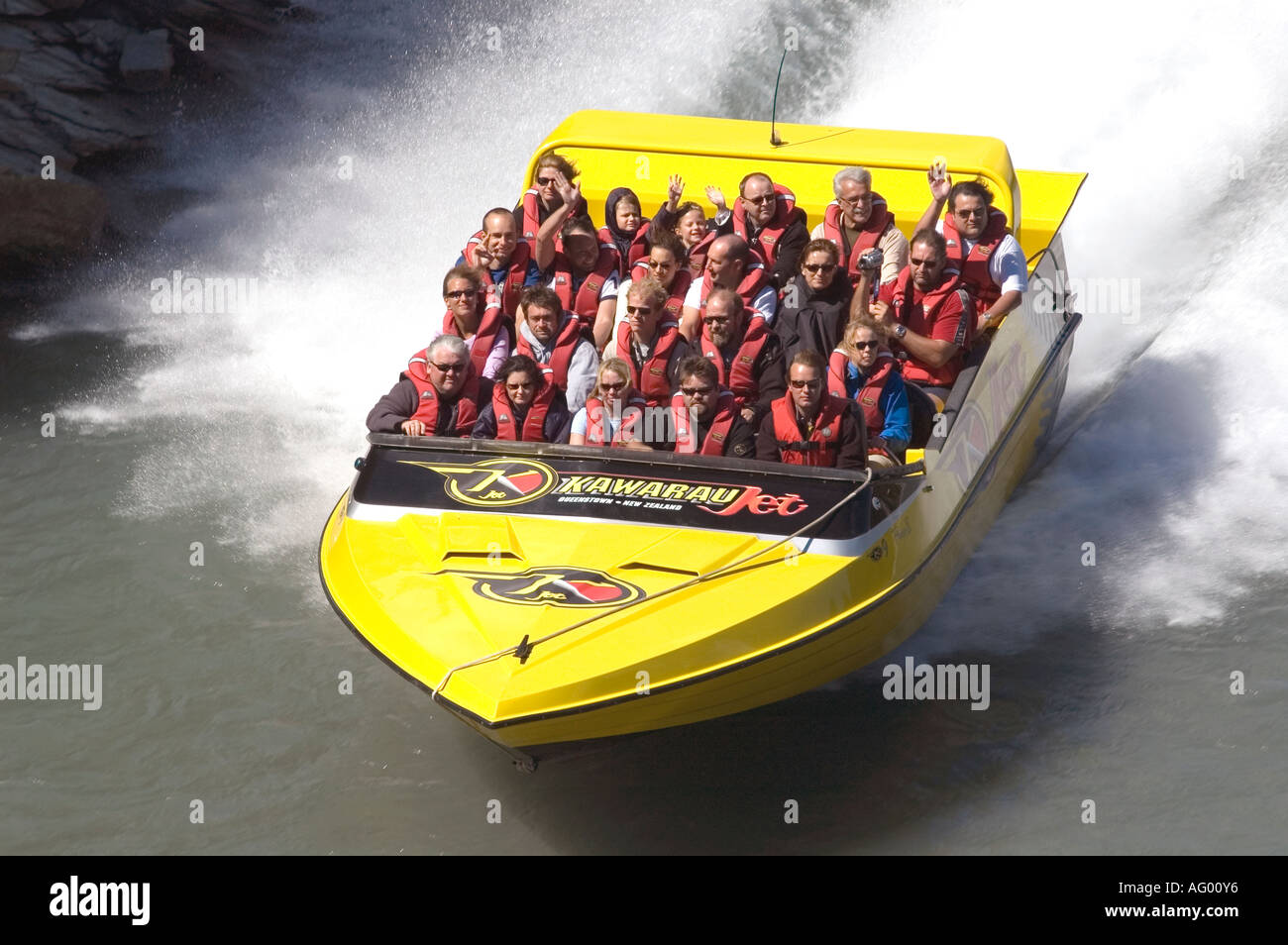 speed boat on shotover river queenstown new zealand Stock Photo - Alamy