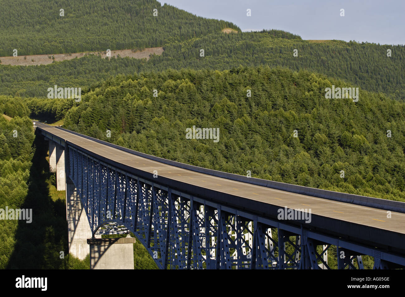 Hoffstadt Creek Bridge on route to Mount St Helens National Volcanic ...