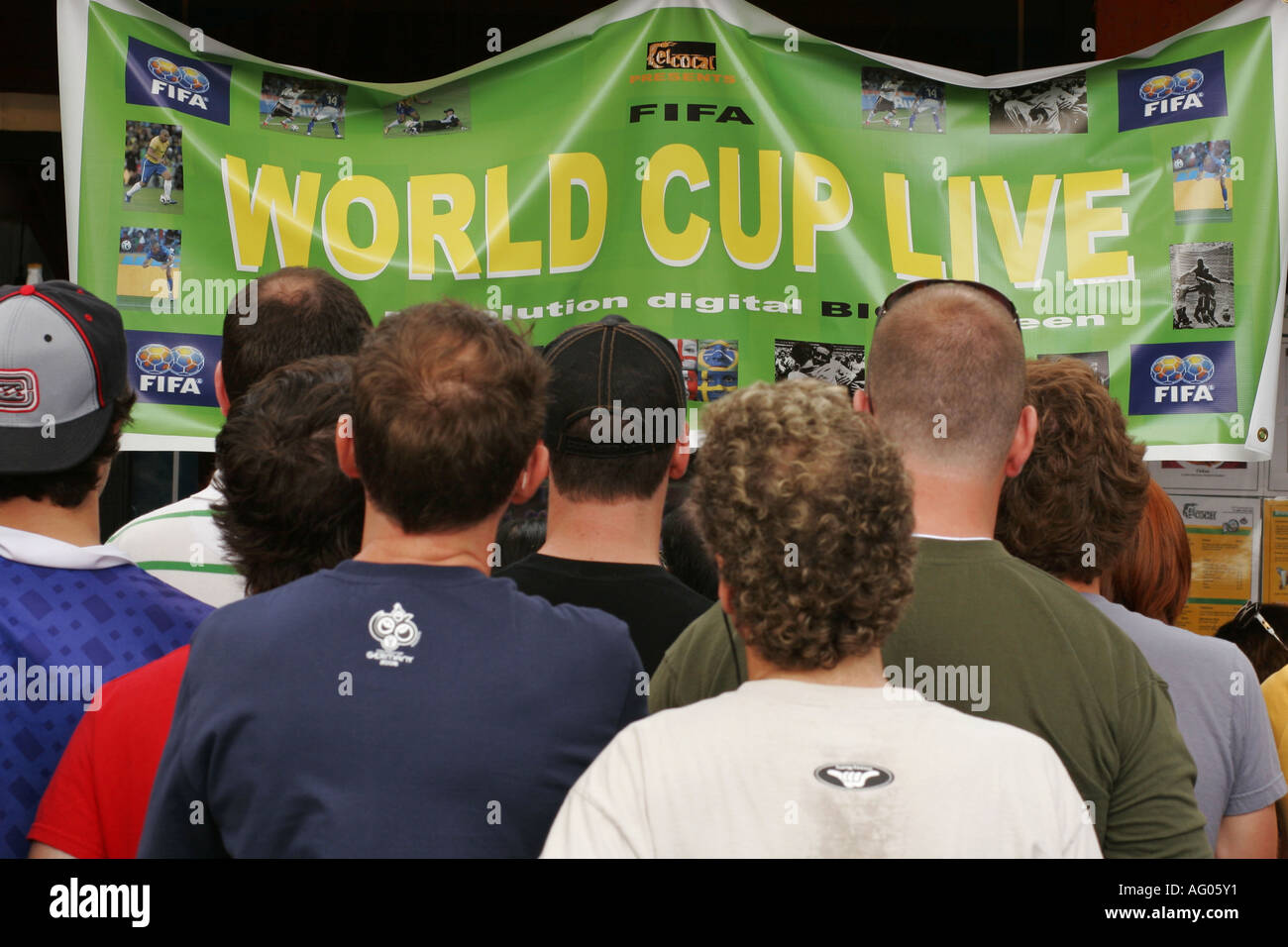 People watching world cup hi-res stock photography and images - Alamy