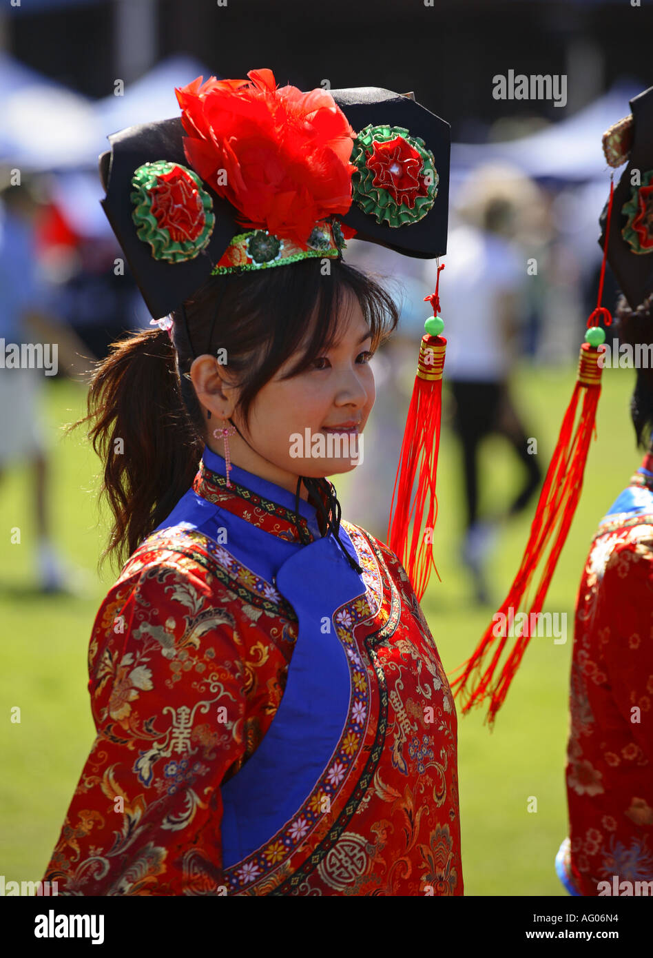 Chinese girls dressed in traditional costume Stock Photo - Alamy